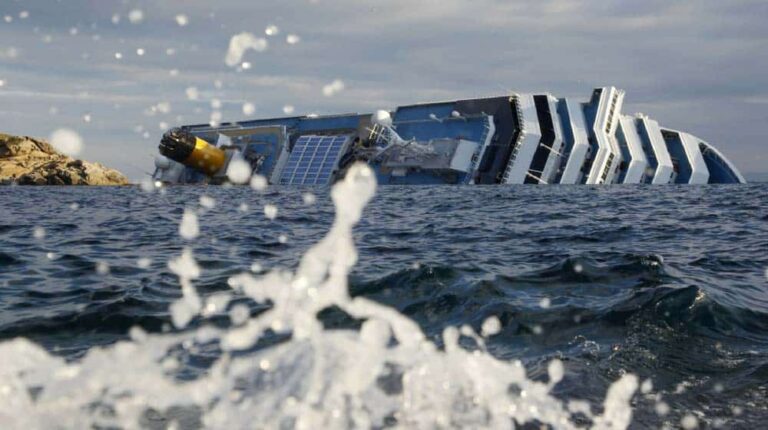 9 Shipwreck Survival Skills You Should Know About | Survival Life